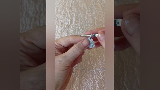 Вяжем крючком. Простой цветок для украшения.