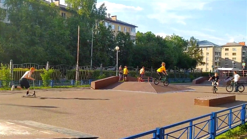 Настоящая Золотая Молодежь на спортивных площадках!