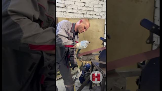 Обработка изгибов плоской заготовки на станке SG2-100.