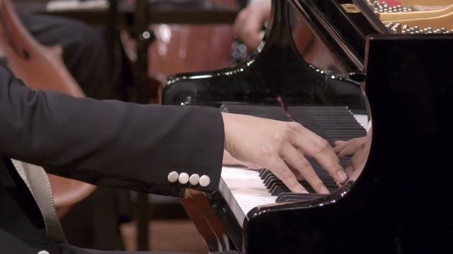 #DG120 Berlin Gala Concert - Lang Lang - Chopin_ Waltz No. 1 Grande valse brillante.mp4