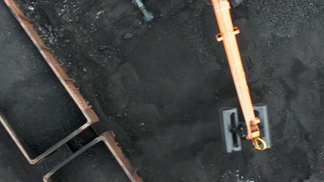 Работа экскаватора-перегружателя UMG E350WH на угольном разрезе