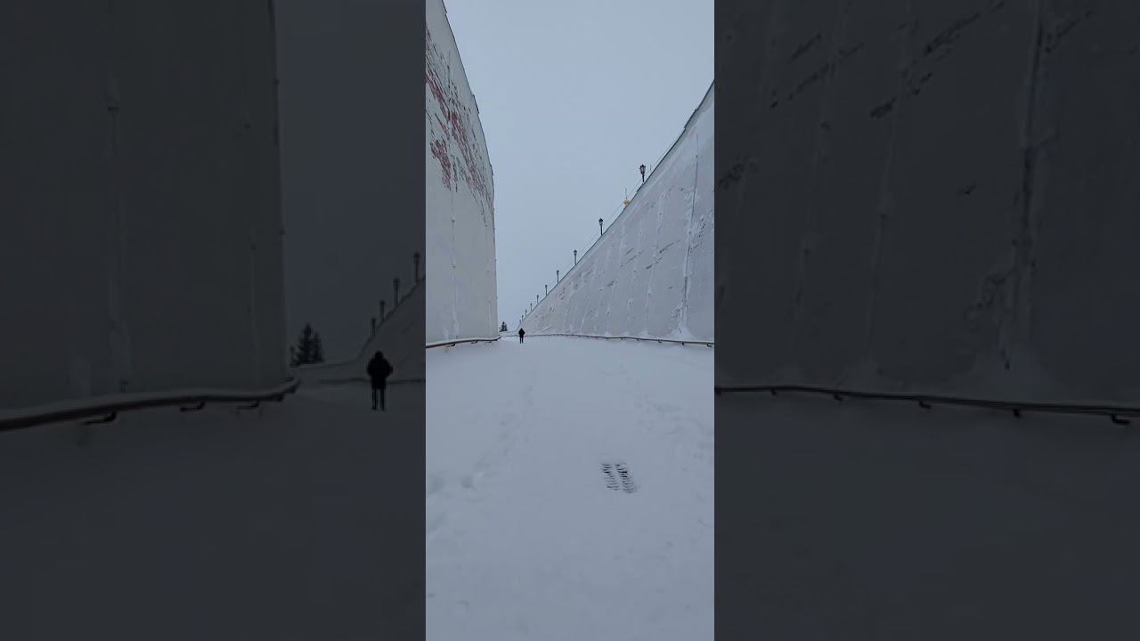 Вдоль кремлевских стен