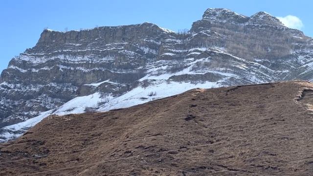 Село у подножия гор