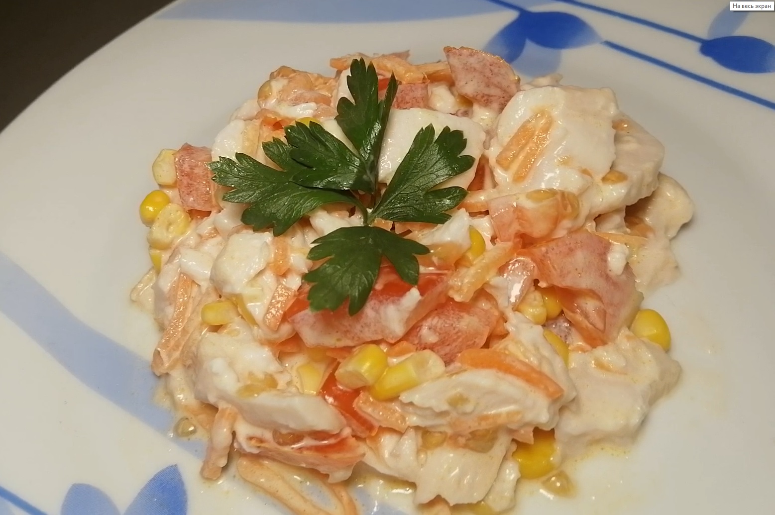 Салат из копчёной курицы с морковкой по-корейски с помидорами и кукурузой