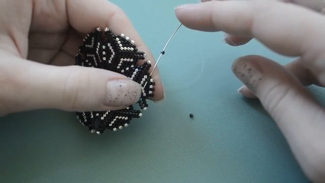 Кулон из бисера.  Часть 2 из 2.  Бисероплетение.  Мастер класс