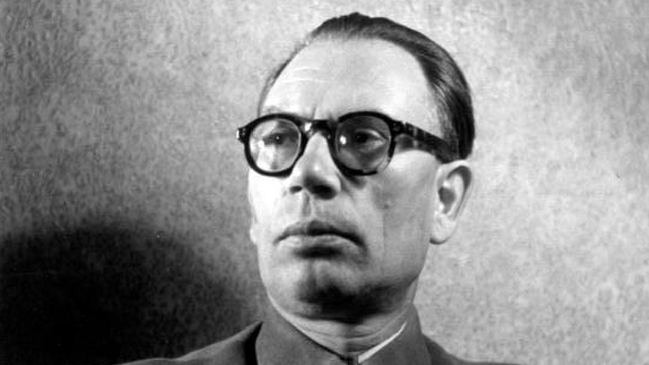 Кто и почему воспевает генерала Власова и его "Русскую освободительную армию"?