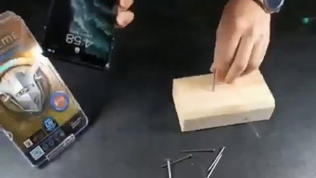 Забиваем гвоздь экраном iPhone 11 Pro с помощью брони X-ONE Extreme Shock Eliminator Coverage