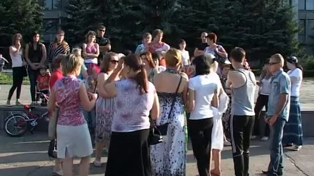 На центральной площади города прошла акция.  Май 2012 год.