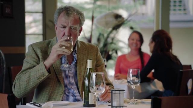 Джереми Кларксон пробует коркнутое вино