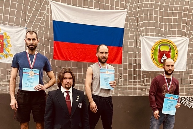 ДЦ В. Арифулин, Э. Сарсания, Н. Кащенко, В. Кащенко