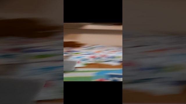 на меня нападает брат пробую от него защититься