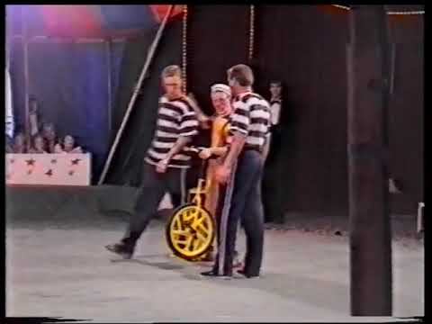 Клоун Рыжик. Мотоцикл.