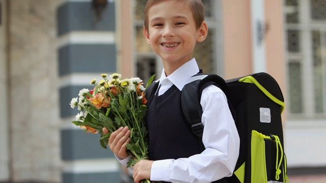 прогуляли все. Теперь по родне побираются, позорники