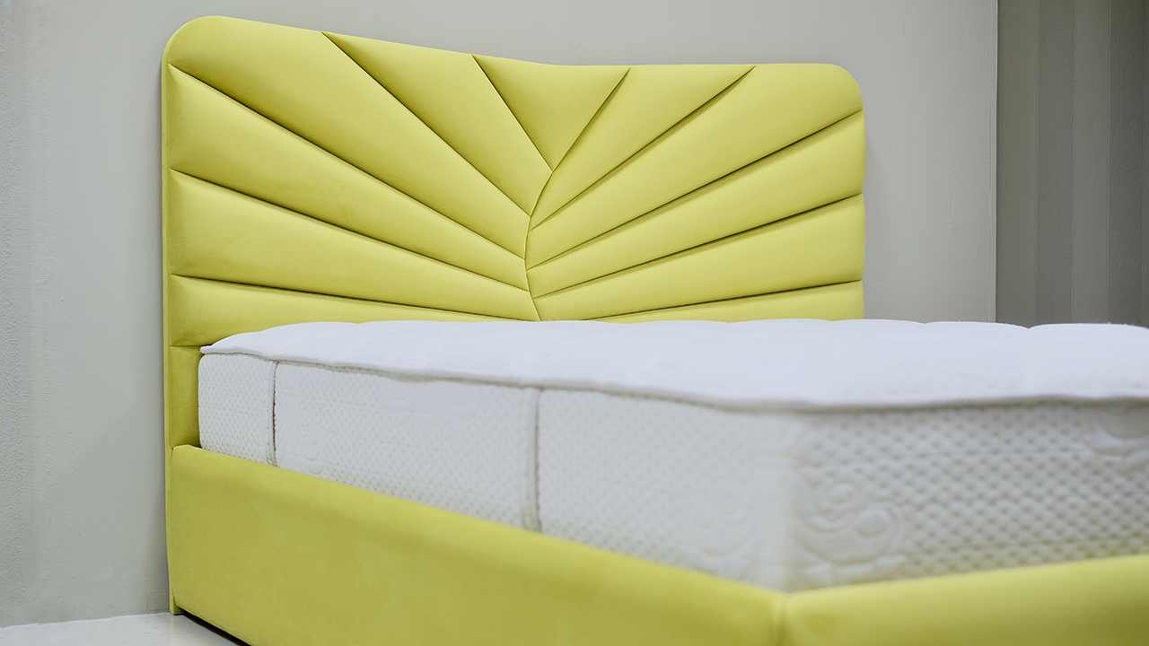 Кровать в яркой лимонной расцветке Пианта / Pianta