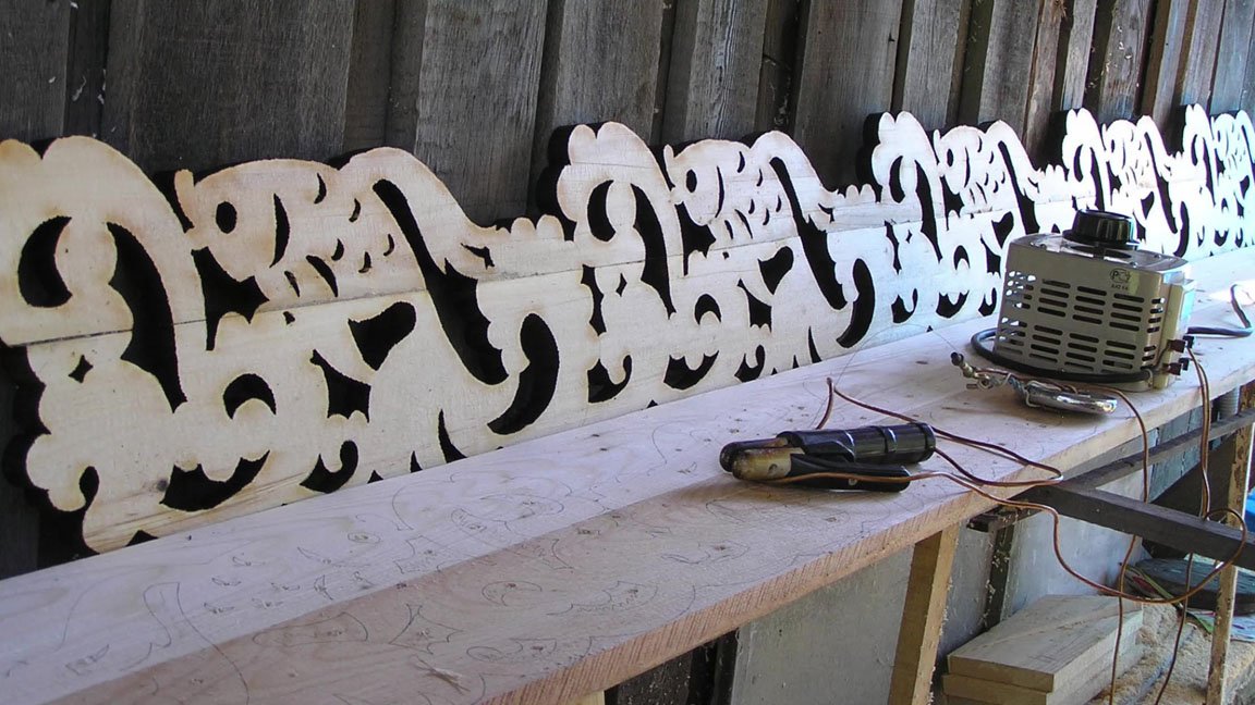 Вырезаем декор раскаленной проволокой