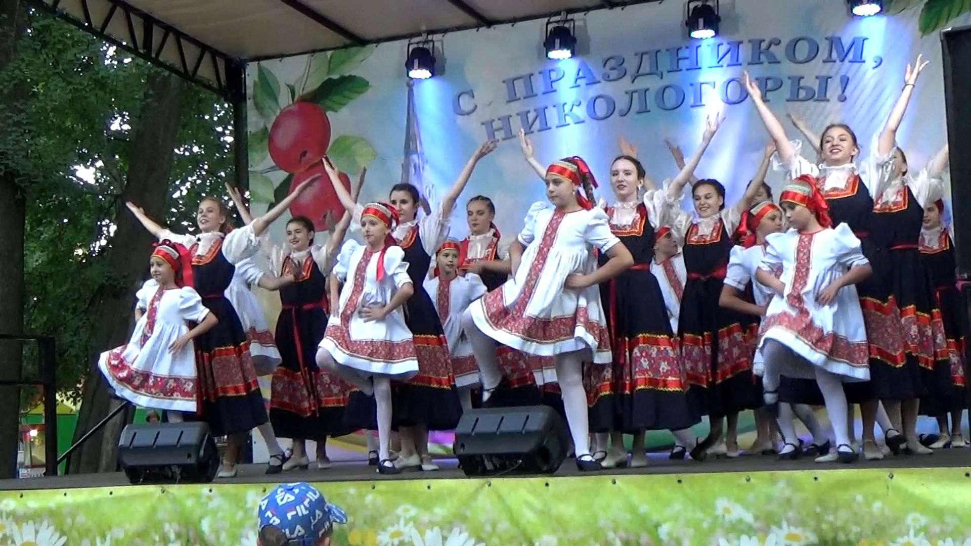 Праздничный концерт на 395-летие поселка Никологоры. 3-я часть