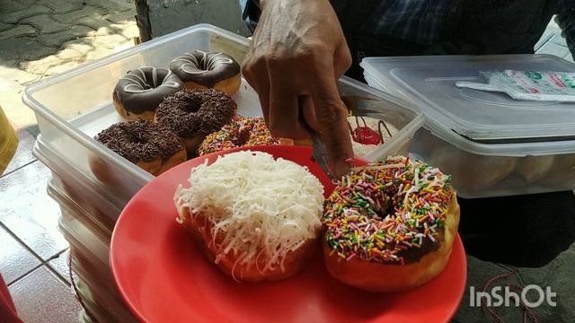 уличные пончики, город Чимахи