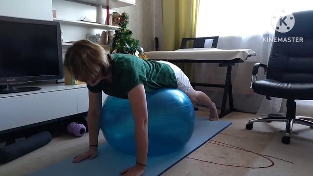 Диагональ на фитболе. Вытягиваем и укрепляем спину. Улучшаем осанку.