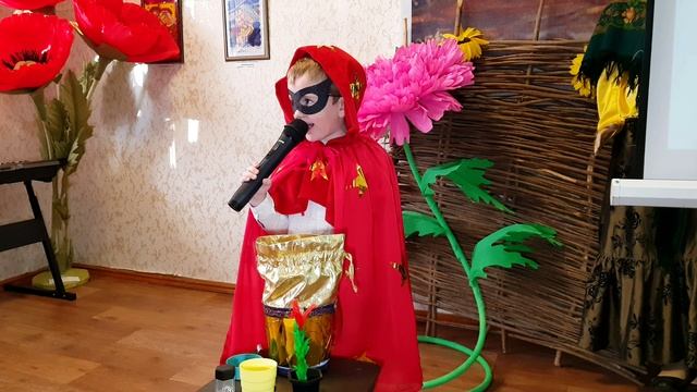 Артём рассказывает стихотворение про Маму.  2018 год