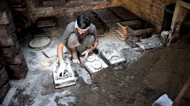 Удивительная техника литья алюминия с использованием песчаной формы.