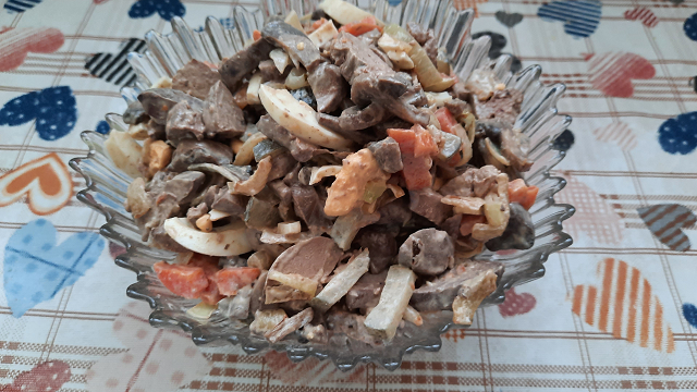 Салат с куриной печенью и грибами.mp4