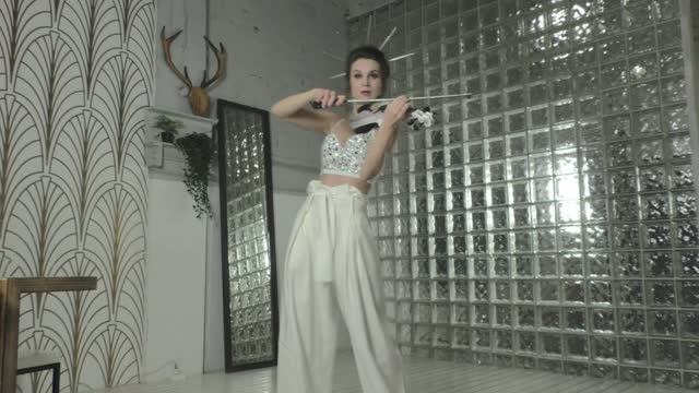 Скрипачка Алёна Островская - Love Tonight