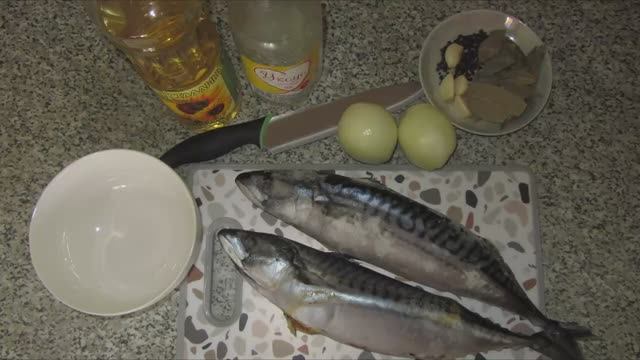 рецепт малосольной скумбрии. Приготовит даже ребенок