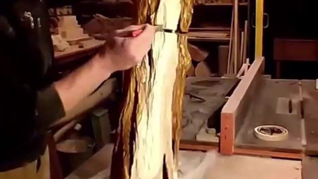 Садовый светильник и скворечник из одного трухлявого полена .