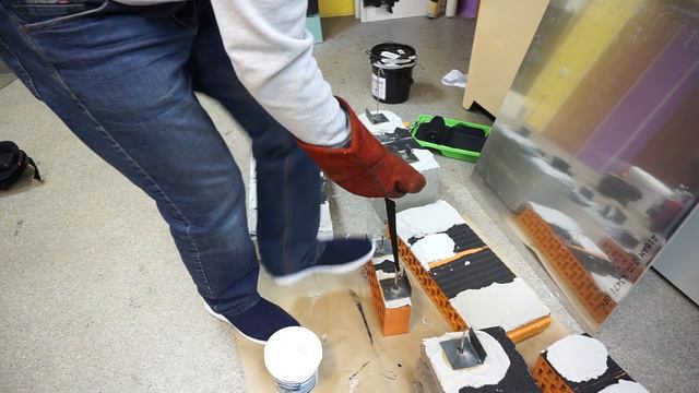 Часть3. Испытание адгезии экранирующей краски HSF54. Отрываем штукатурку.