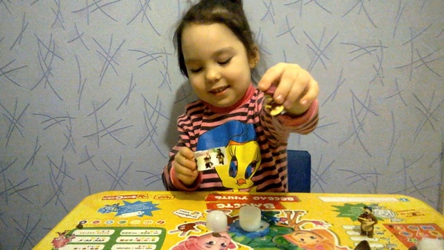 Маша и Медведь от Чупа-чупс. Открываем шоколадные шары 