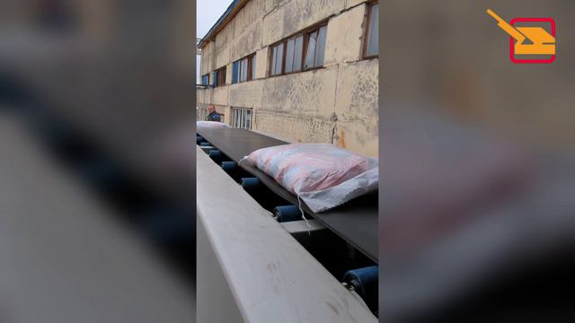 Оборудование для фасовки соли в мешки, телескопический погрузчик мешков в автомобили