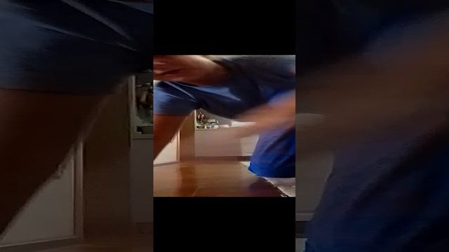 кас, когда тебе запретили выходить из комнаты но ты решил выглянуть, мем