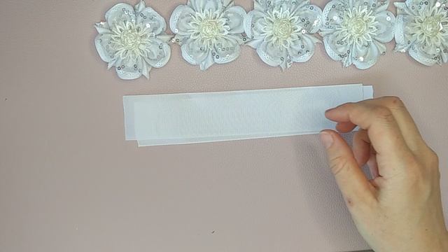 Гулька с пайетками.