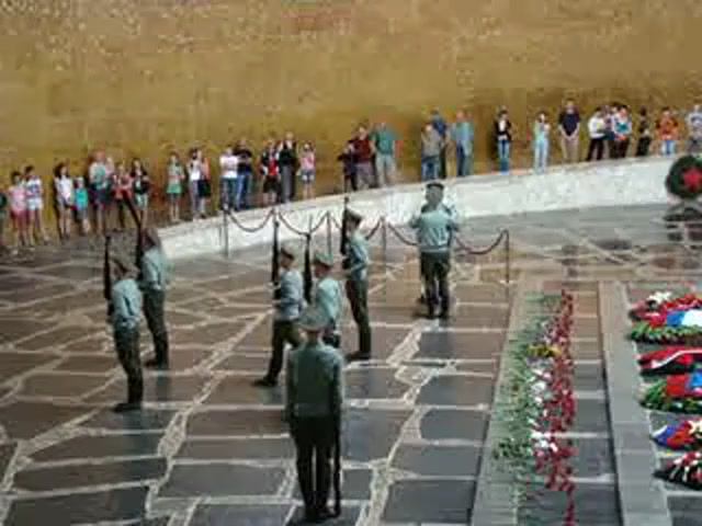 Смена караула у Вечного огня, Волгоград