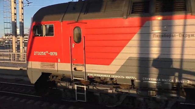 Тепловоз 2ТЭ25Км-0179 (ТЧЭ-2) следует резервом.