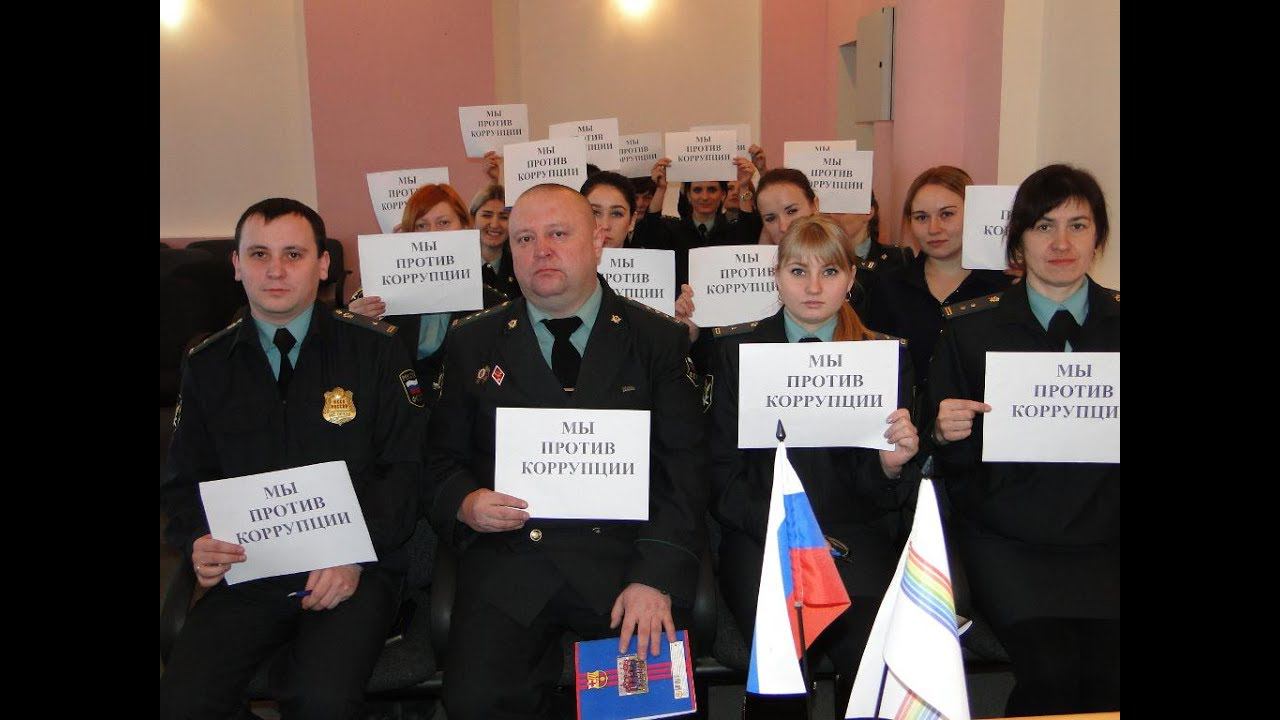 Пристав - гопник от нищеты сошел с ума.