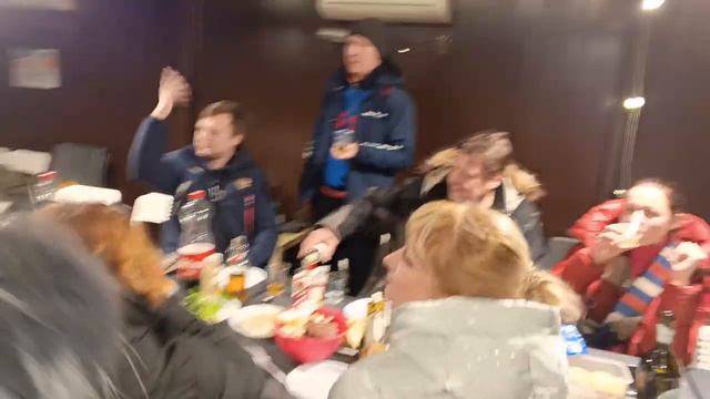 Застолье после  собачьих гонок.