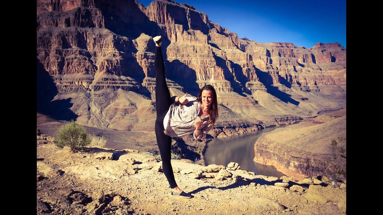 SUPER GIRL Chloe Bruce