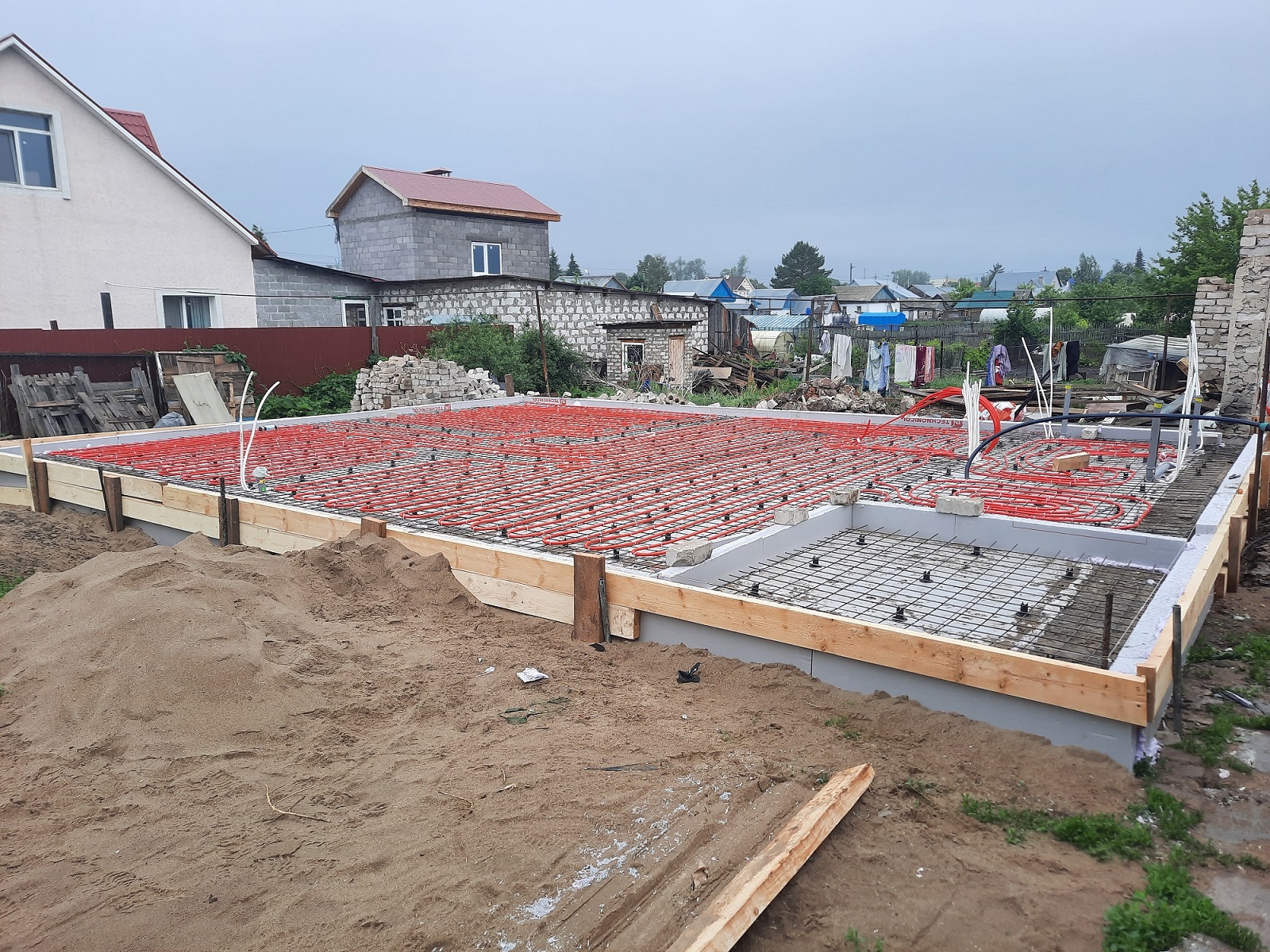 Монтаж бетонной плиты и теплого пола для каркасного дома площадью 65 кв.м. в п.Смышляевка.