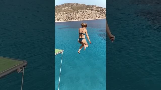 С высоты в воду