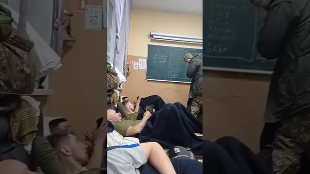 Украинские солдаты прячутся в школах