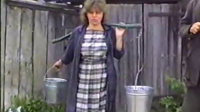 Посиделки в деревне - Whole village was going to to sit on bench