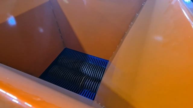 Шредер двухвальный ИШМ-400 два, привода перемолит всё!!!.mp4