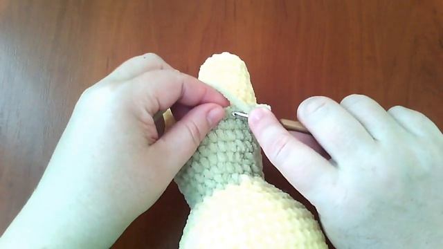 Из архива. Кошечка крючком из плюшевой пряжи. МК.mp4