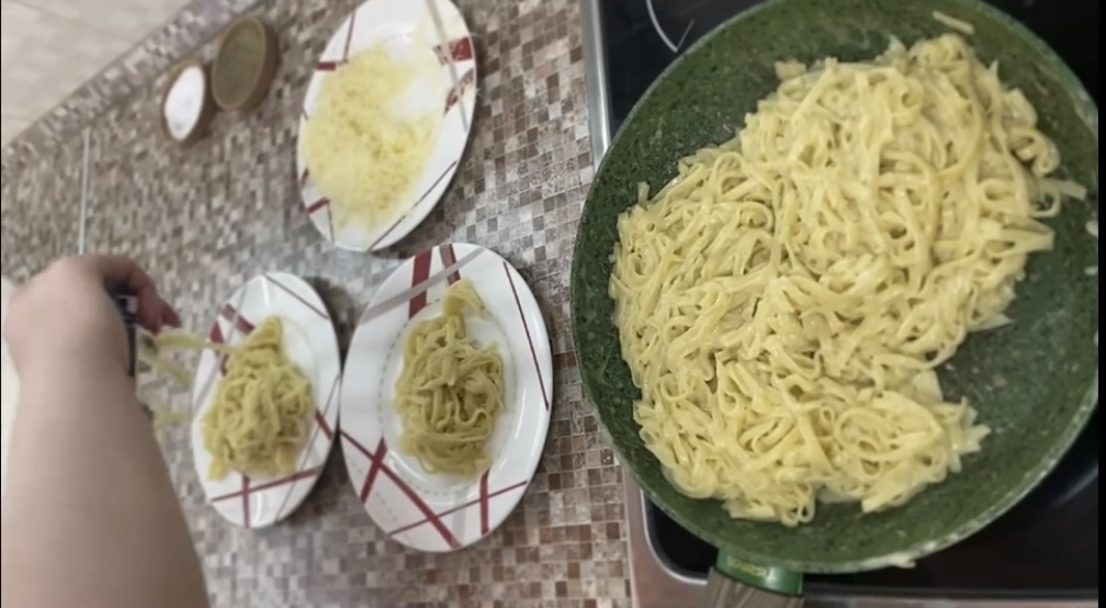 Макарони с соусом "Пармезан": семья Данилюк