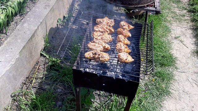 Готовим сочный шашлык из куриных окорочков и свинины