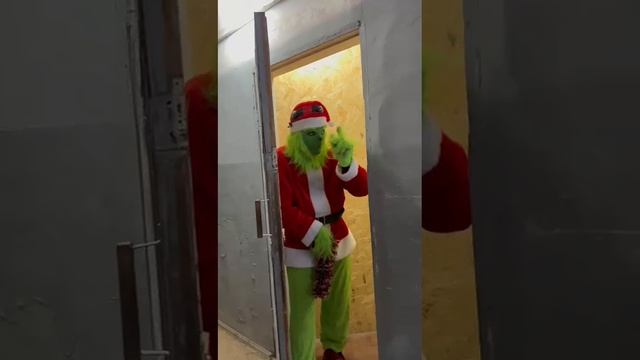 Гринч куражиться в лазертаг