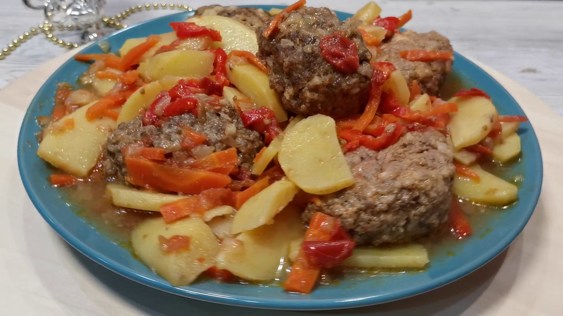 МЯСНЫЕ КОТЛЕТЫ С ОВОЩАМИ.