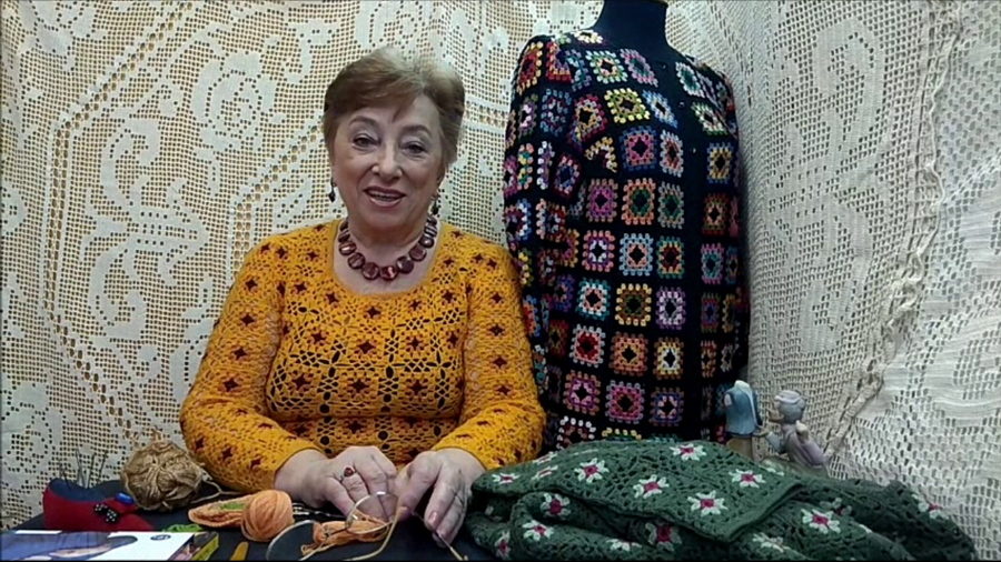 Нагрудная вытачка на изделии из вязаных квадратов от О. С. Литвиной.