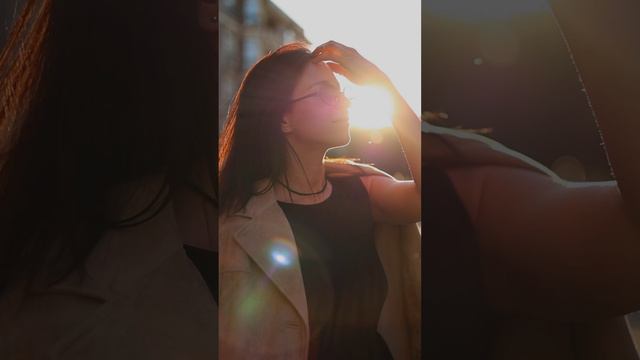 Стильное вертикальное видео для девушки